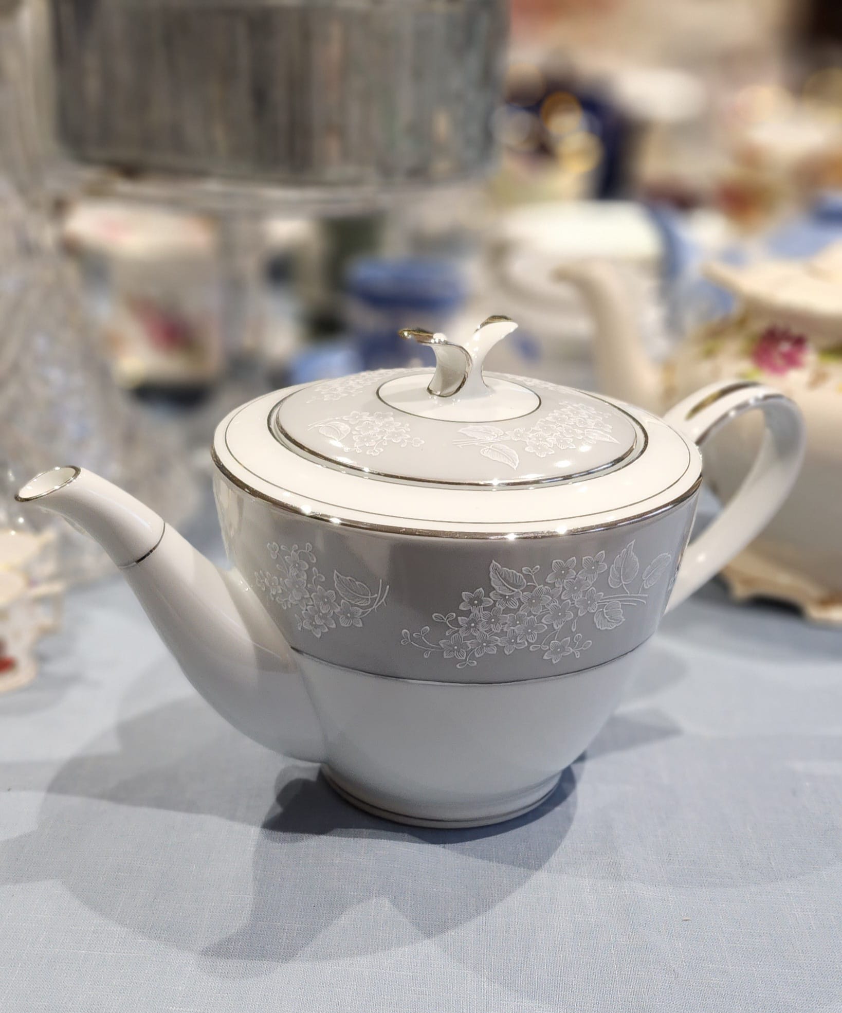 Noritake Damask big tea pot serve 6 cups size . Like new – The British ...